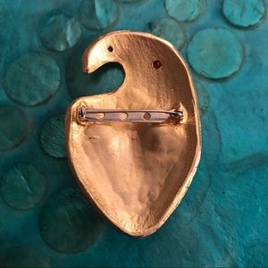 Jewelry | Vintage 8s Large Brushed Goldtone Face Pin | Poshmark